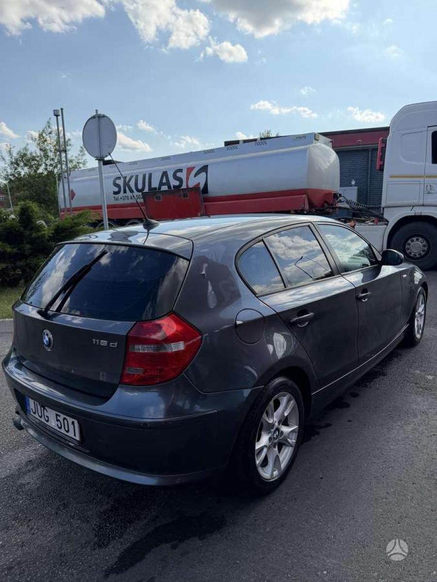 Grey BMW 118 2008 in Vilnius, with an engine capacity of 0.00 L and mileage of 244 thousand km for 2750 €, photo 4 on AUTOMOTO.COM.LV