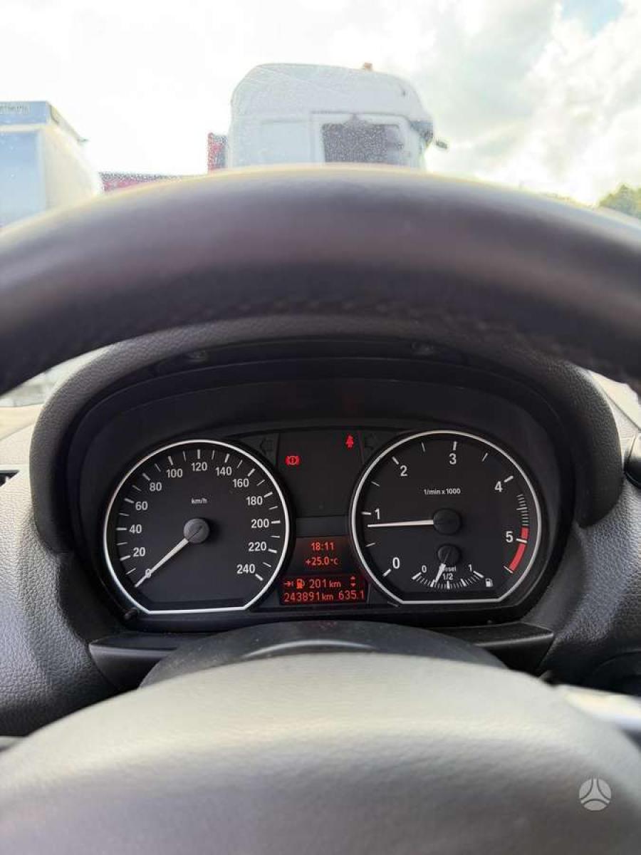 Grey BMW 118 2008 in Vilnius, with an engine capacity of 0.00 L and mileage of 244 thousand km for 2750 €, photo 8 on AUTOMOTO.COM.LV