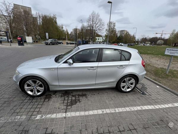 Pelēks BMW 118 2008 Viļņa, ar dzinēja tilpumu 2.00 L un nobraukumu 317 tūkst. km par 2500 €, foto 4 vietnē AUTOMOTO.COM.LV