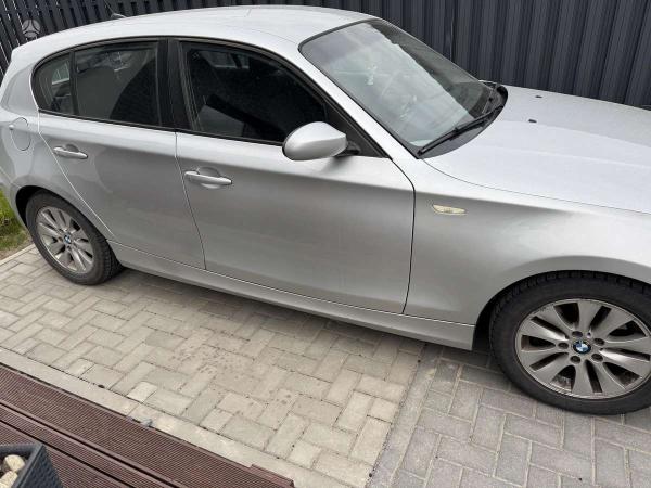 Pelēks BMW 118 2008 Viļņa, ar dzinēja tilpumu 2.00 L un nobraukumu 317 tūkst. km par 2500 €, foto 7 vietnē AUTOMOTO.COM.LV