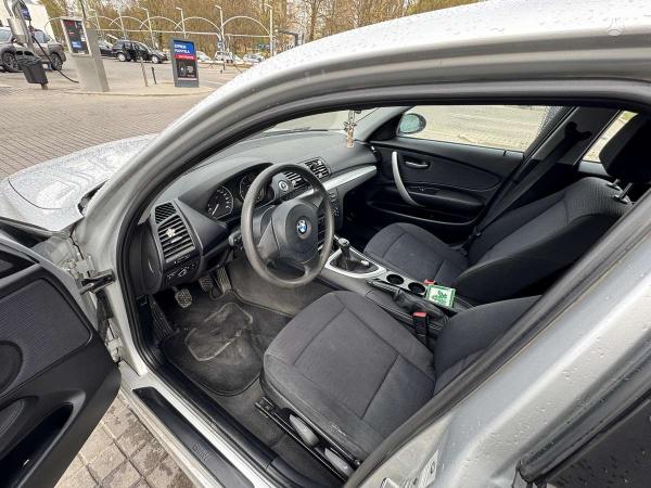 Pelēks BMW 118 2008 Viļņa, ar dzinēja tilpumu 2.00 L un nobraukumu 317 tūkst. km par 2500 €, foto 9 vietnē AUTOMOTO.COM.LV