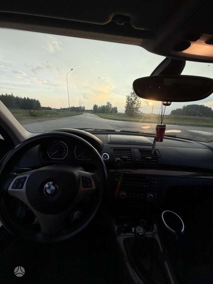 Pelēks BMW 118 2008 Radviliškis, ar dzinēja tilpumu 2.00 L un nobraukumu 359 tūkst. km par 2500 €, foto 4 vietnē AUTOMOTO.COM.LV