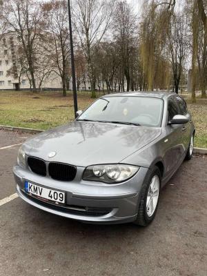 Grey BMW 118 2009 in Alytus, with an engine capacity of 2.00 L and mileage of 220 thousand km for 1800 €, photo 3 on AUTOMOTO.COM.LV