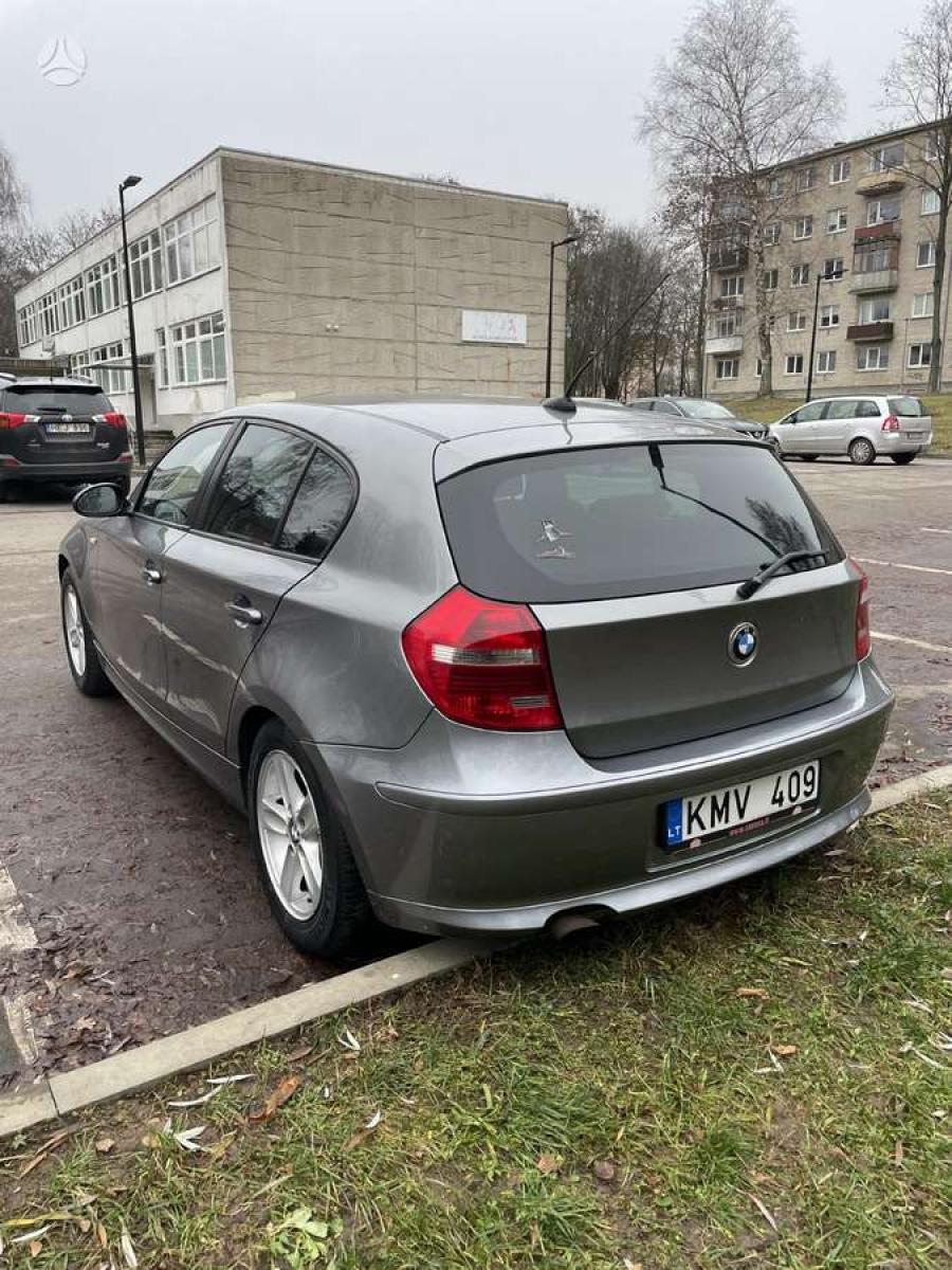 Grey BMW 118 2009 in Alytus, with an engine capacity of 2.00 L and mileage of 220 thousand km for 1800 €, photo 5 on AUTOMOTO.COM.LV