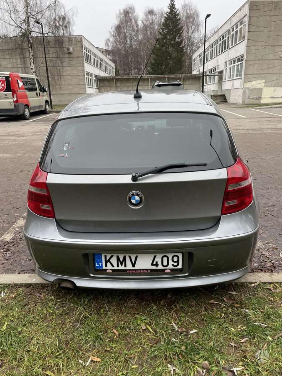 Grey BMW 118 2009 in Alytus, with an engine capacity of 2.00 L and mileage of 220 thousand km for 1800 €, photo 6 on AUTOMOTO.COM.LV