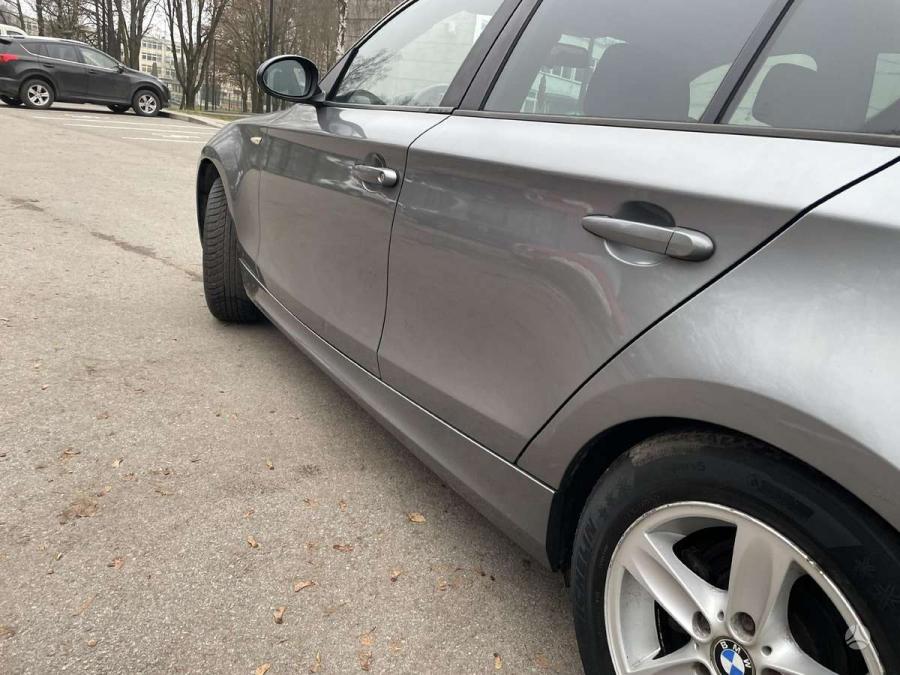 Grey BMW 118 2009 in Alytus, with an engine capacity of 2.00 L and mileage of 220 thousand km for 1800 €, photo 9 on AUTOMOTO.COM.LV