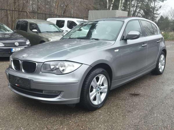 Grey BMW 118 2009 in Vilnius, with an engine capacity of 2.00 L and mileage of 211 thousand km for 2200 €, photo 1 on AUTOMOTO.COM.LV