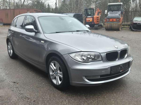 Grey BMW 118 2009 in Vilnius, with an engine capacity of 2.00 L and mileage of 211 thousand km for 2200 €, photo 2 on AUTOMOTO.COM.LV