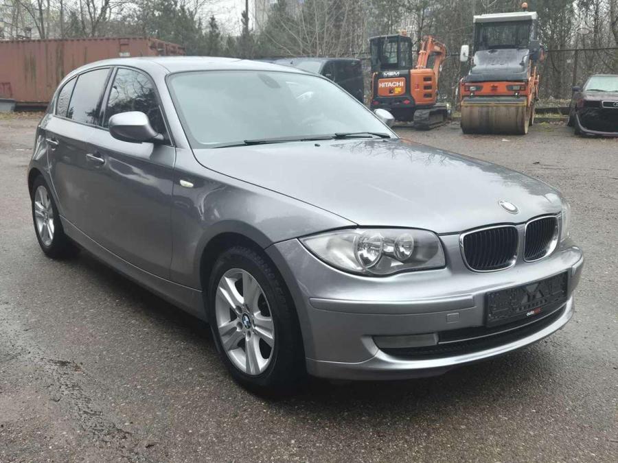 Grey BMW 118 2009 in Vilnius, with an engine capacity of 2.00 L and mileage of 211 thousand km for 2200 €, photo 2 on AUTOMOTO.COM.LV