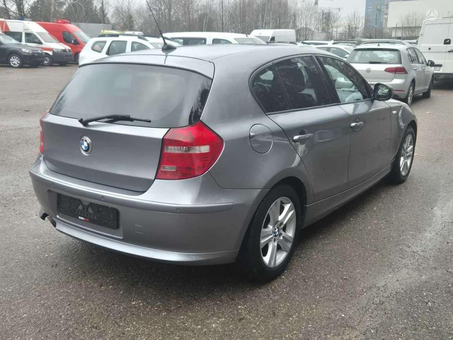 Grey BMW 118 2009 in Vilnius, with an engine capacity of 2.00 L and mileage of 211 thousand km for 2200 €, photo 3 on AUTOMOTO.COM.LV