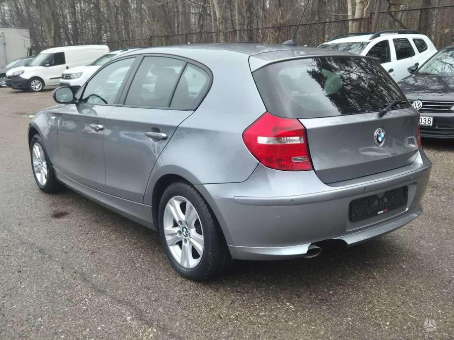 Grey BMW 118 2009 in Vilnius, with an engine capacity of 2.00 L and mileage of 211 thousand km for 2200 €, photo 4 on AUTOMOTO.COM.LV