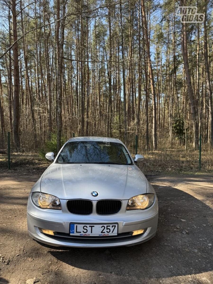 Grey BMW 118 2009 in Vilnius, with an engine capacity of 2.00 L and mileage of 290 thousand km for 2500 €, photo 1 on AUTOMOTO.COM.LV
