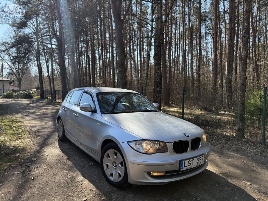 Grey BMW 118 2009 in Vilnius, with an engine capacity of 2.00 L and mileage of 290 thousand km for 2500 €, photo 3 on AUTOMOTO.COM.LV