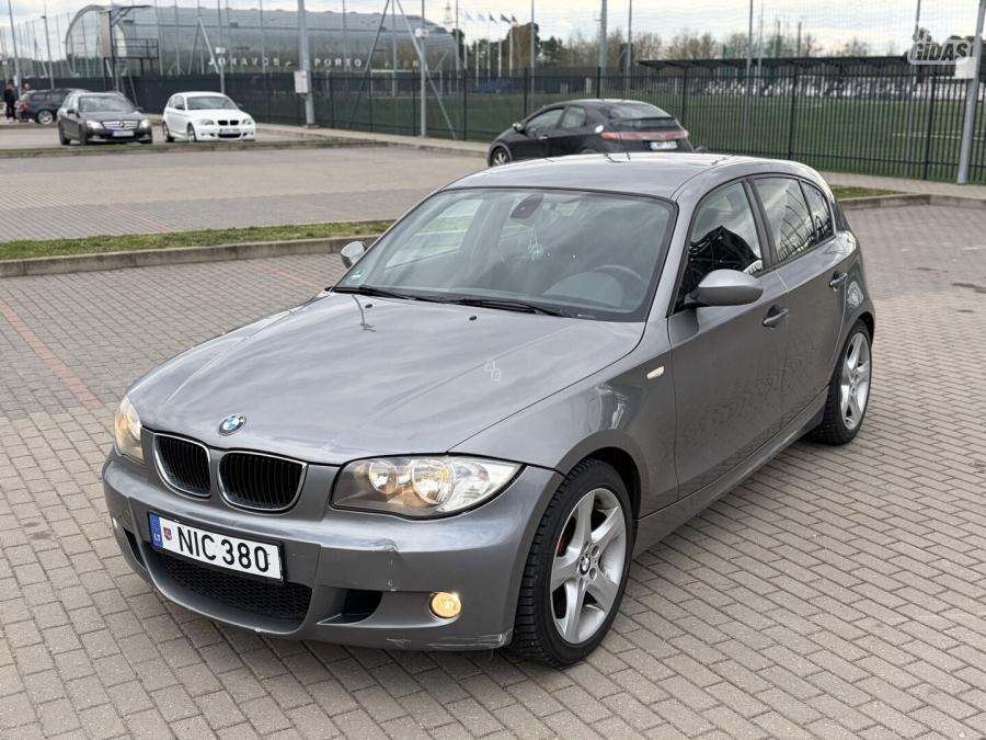 Grey BMW 118 2009 in Jonava, with an engine capacity of 1.80 L and mileage of 289 thousand km for 2700 €, photo 11 on AUTOMOTO.COM.LV