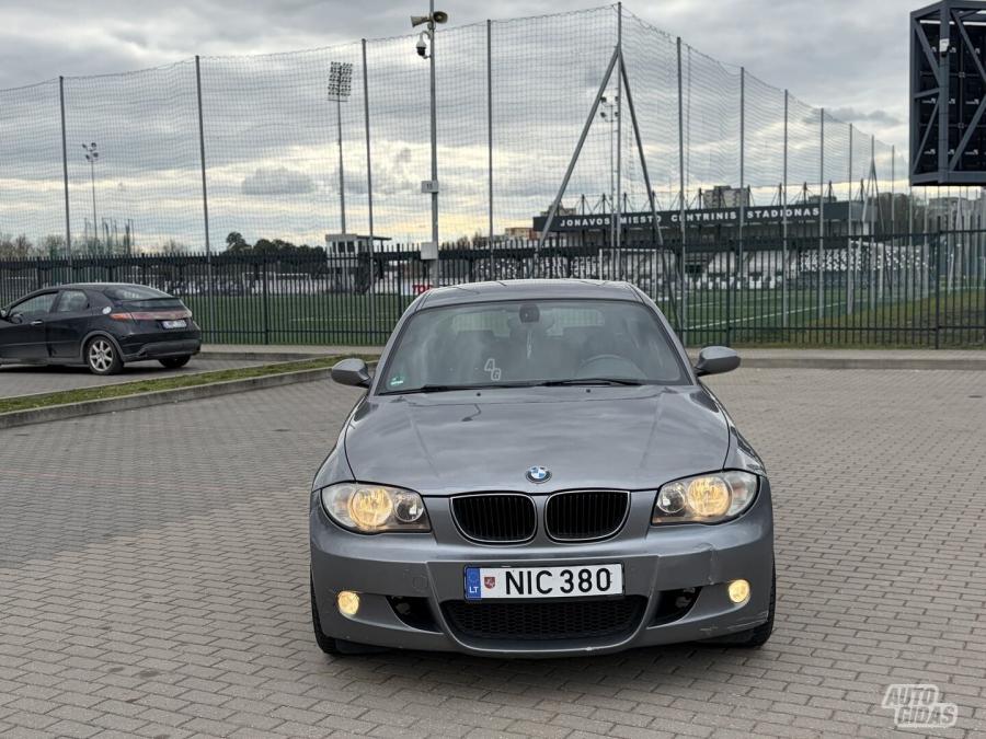 Grey BMW 118 2009 in Jonava, with an engine capacity of 1.80 L and mileage of 289 thousand km for 2700 €, photo 12 on AUTOMOTO.COM.LV
