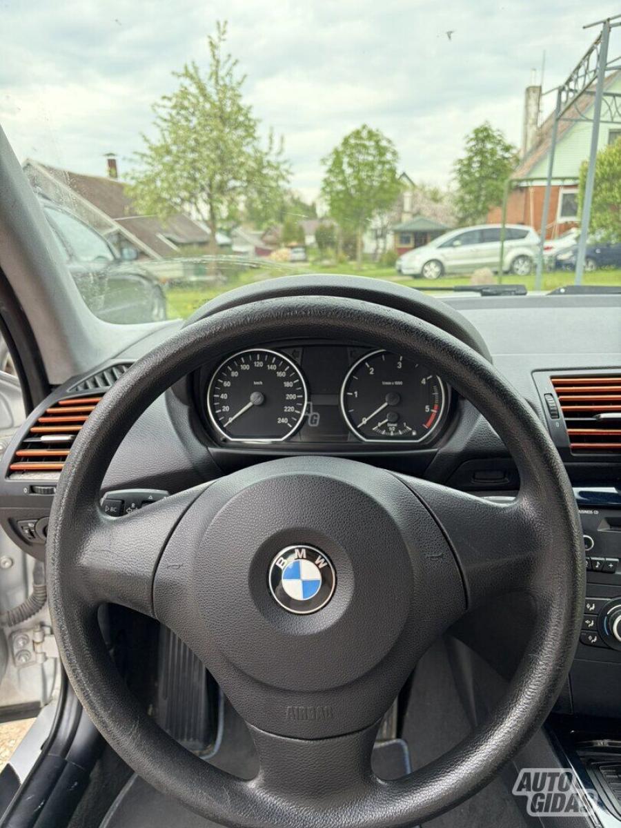 Pelēks BMW 118 2009 Viļņa, ar dzinēja tilpumu 2.00 L un nobraukumu 337 tūkst. km par 2690 €, foto 10 vietnē AUTOMOTO.COM.LV