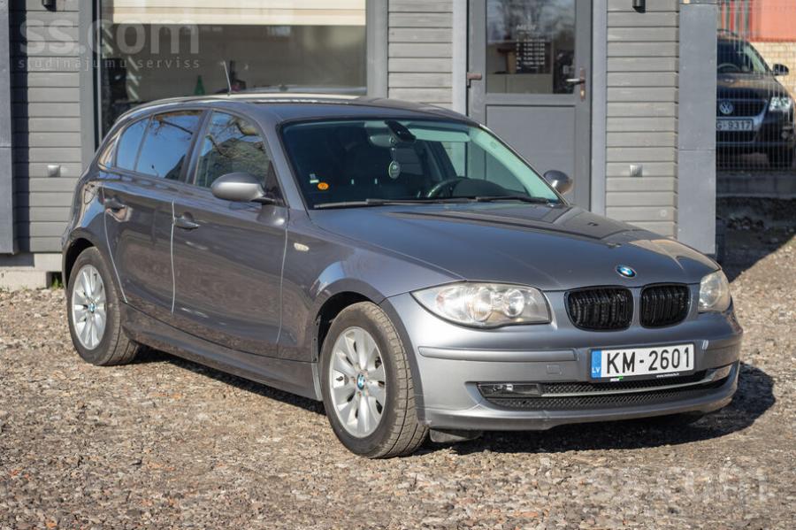 Grey BMW 118 2009 in Liepaja, with an engine capacity of 2.00 L and mileage of 293 thousand km for 3300 €, photo 1 on AUTOMOTO.COM.LV