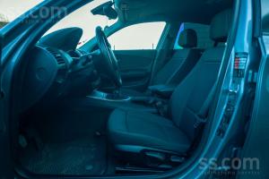 Grey BMW 118 2009 in Liepaja, with an engine capacity of 2.00 L and mileage of 293 thousand km for 3300 €, photo 10 on AUTOMOTO.COM.LV