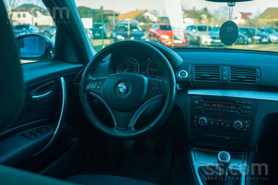 Grey BMW 118 2009 in Liepaja, with an engine capacity of 2.00 L and mileage of 293 thousand km for 3300 €, photo 16 on AUTOMOTO.COM.LV