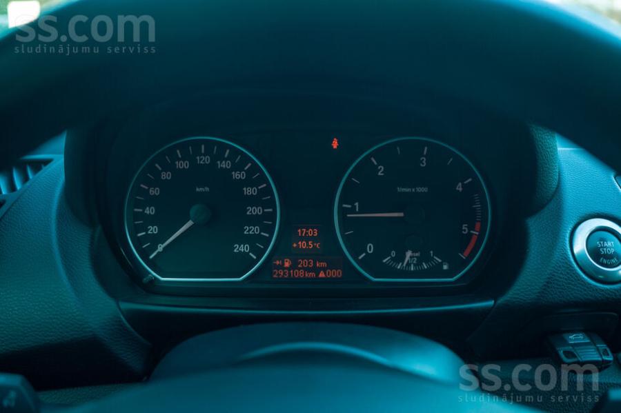 Grey BMW 118 2009 in Liepaja, with an engine capacity of 2.00 L and mileage of 293 thousand km for 3300 €, photo 17 on AUTOMOTO.COM.LV