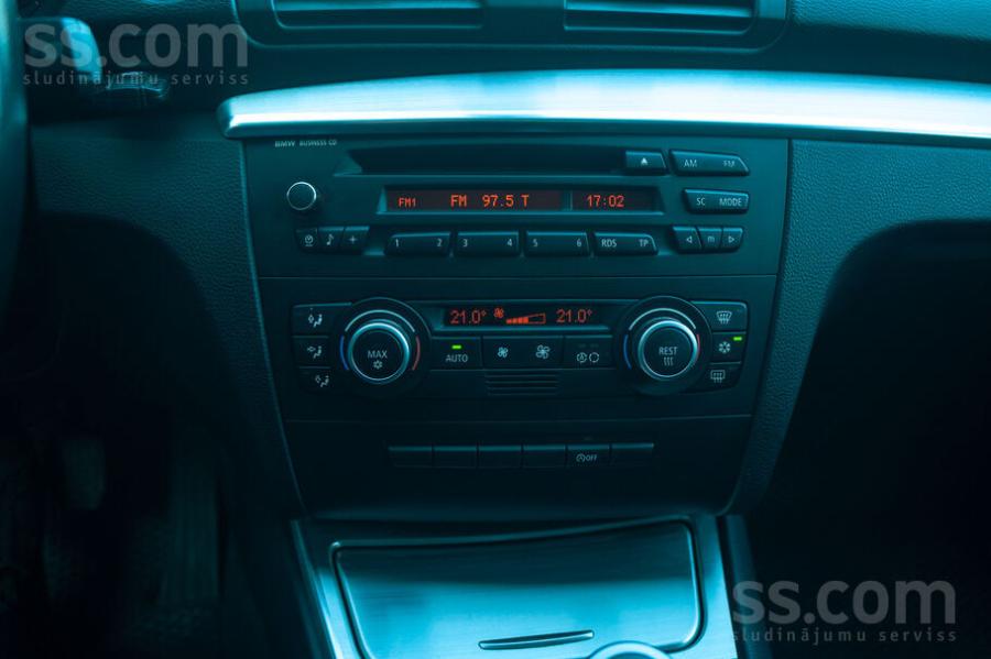 Grey BMW 118 2009 in Liepaja, with an engine capacity of 2.00 L and mileage of 293 thousand km for 3300 €, photo 18 on AUTOMOTO.COM.LV