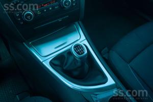 Grey BMW 118 2009 in Liepaja, with an engine capacity of 2.00 L and mileage of 293 thousand km for 3300 €, photo 19 on AUTOMOTO.COM.LV