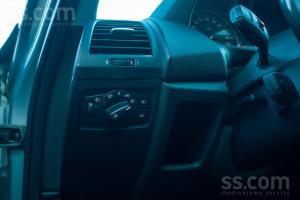 Grey BMW 118 2009 in Liepaja, with an engine capacity of 2.00 L and mileage of 293 thousand km for 3300 €, photo 24 on AUTOMOTO.COM.LV