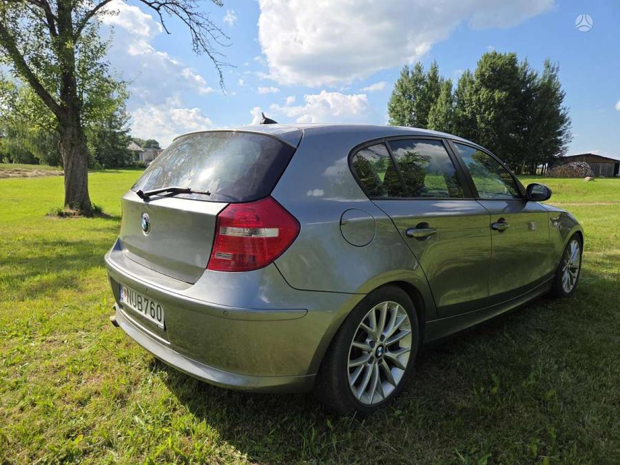 Pelēks BMW 118 2009 Alīta, ar dzinēja tilpumu 1.80 L un nobraukumu 280 tūkst. km par 2499 €, foto 5 vietnē AUTOMOTO.COM.LV