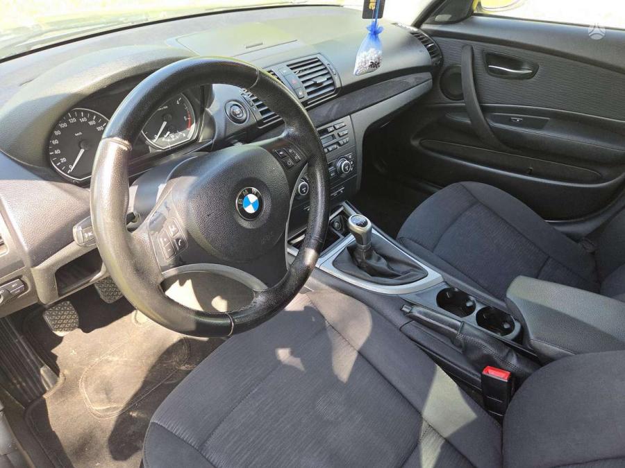 Pelēks BMW 118 2009 Alīta, ar dzinēja tilpumu 1.80 L un nobraukumu 280 tūkst. km par 2499 €, foto 9 vietnē AUTOMOTO.COM.LV