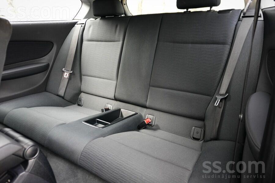 Grey BMW 118 2009 in Riga, with an engine capacity of 2.00 L and mileage of 262 thousand km for 4690 €, photo 10 on AUTOMOTO.COM.LV