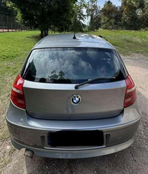 Grey BMW 118 2009 in Vilnius, with an engine capacity of 2.00 L and mileage of 340 thousand km for 3300 €, photo 3 on AUTOMOTO.COM.LV