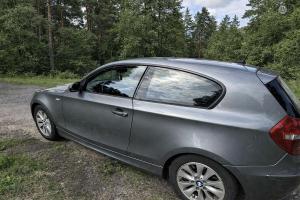 Grey BMW 118 2009 in Vilnius, with an engine capacity of 2.00 L and mileage of 340 thousand km for 3300 €, photo 4 on AUTOMOTO.COM.LV