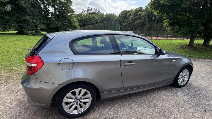 Grey BMW 118 2009 in Vilnius, with an engine capacity of 2.00 L and mileage of 340 thousand km for 3300 €, photo 5 on AUTOMOTO.COM.LV