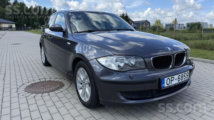 Grey BMW 118 2009 in Riga, with an engine capacity of 2.00 L and mileage of 271 thousand km for 2850 €, photo 3 on AUTOMOTO.COM.LV