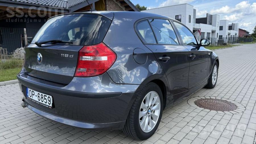 Grey BMW 118 2009 in Riga, with an engine capacity of 2.00 L and mileage of 271 thousand km for 2850 €, photo 4 on AUTOMOTO.COM.LV