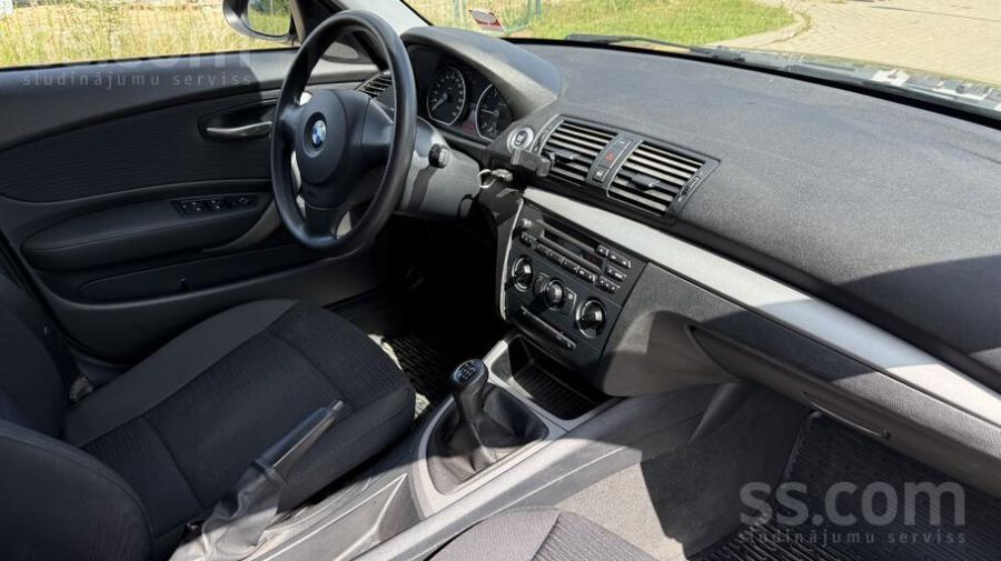 Grey BMW 118 2009 in Riga, with an engine capacity of 2.00 L and mileage of 271 thousand km for 2850 €, photo 8 on AUTOMOTO.COM.LV