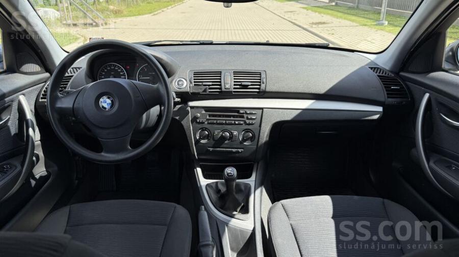 Grey BMW 118 2009 in Riga, with an engine capacity of 2.00 L and mileage of 271 thousand km for 2850 €, photo 10 on AUTOMOTO.COM.LV