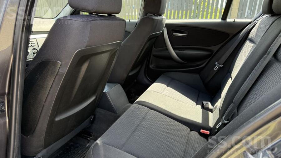 Grey BMW 118 2009 in Riga, with an engine capacity of 2.00 L and mileage of 271 thousand km for 2850 €, photo 16 on AUTOMOTO.COM.LV