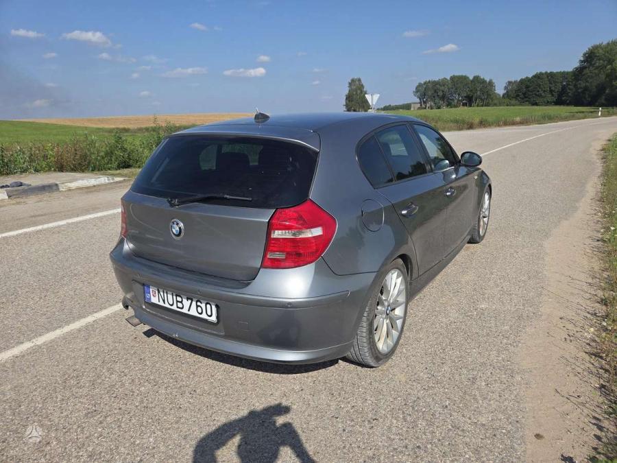 Pelēks BMW 118 2009 Alīta, ar dzinēja tilpumu 1.80 L un nobraukumu 285 tūkst. km par 1999 €, foto 5 vietnē AUTOMOTO.COM.LV