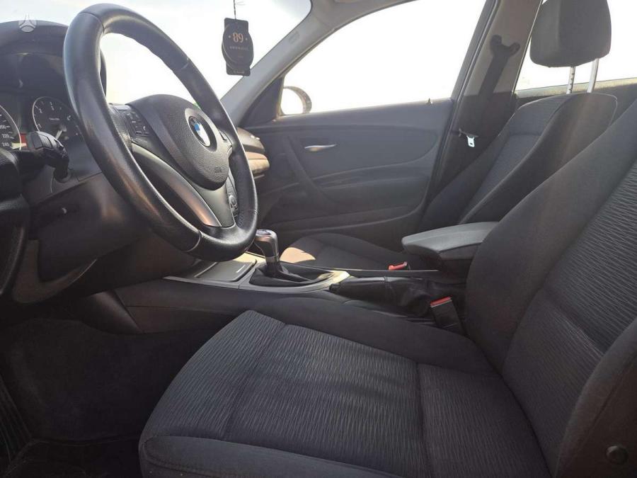 Pelēks BMW 118 2009 Alīta, ar dzinēja tilpumu 1.80 L un nobraukumu 285 tūkst. km par 1999 €, foto 8 vietnē AUTOMOTO.COM.LV