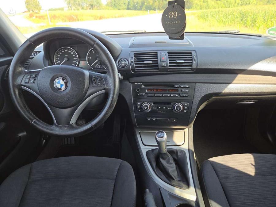 Pelēks BMW 118 2009 Alīta, ar dzinēja tilpumu 1.80 L un nobraukumu 285 tūkst. km par 1999 €, foto 10 vietnē AUTOMOTO.COM.LV