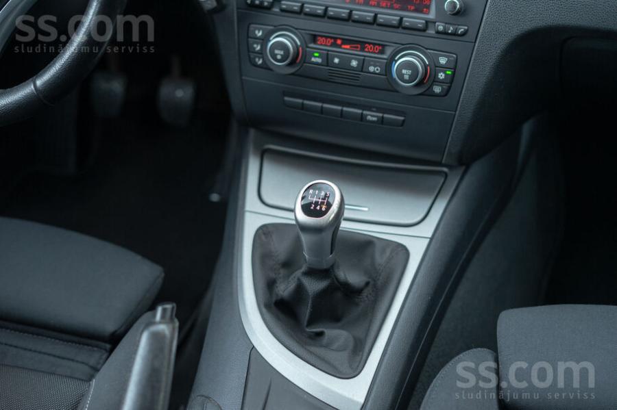 Pelēks BMW 118 2009 Liepāja, ar dzinēja tilpumu 2.00 L un nobraukumu 243 tūkst. km par 3900 €, foto 18 vietnē AUTOMOTO.COM.LV