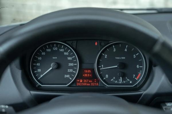 Серый БМВ 118 2009 в Лиепая, объемом двигателя 2.00 л и пробегом 243 тыс. км за 3900 €, фото 7 на AUTOMOTO.COM.LV