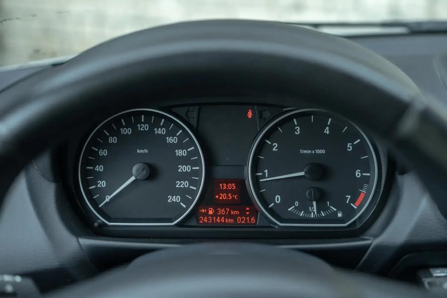 Серый БМВ 118 2009 в Лиепая, объемом двигателя 2.00 л и пробегом 243 тыс. км за 3900 €, фото 8 на AUTOMOTO.COM.LV