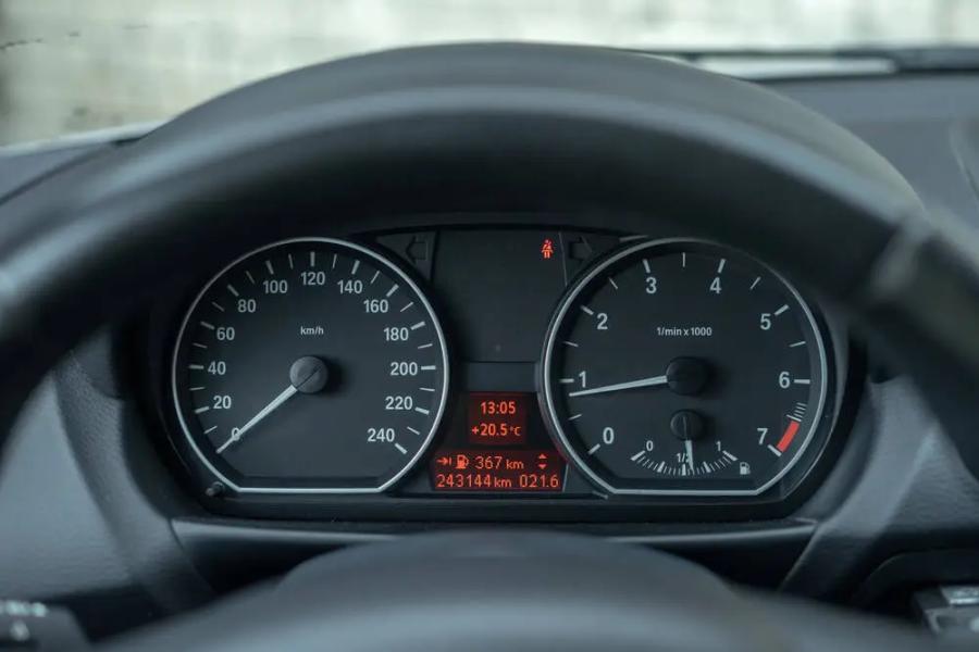 Серый БМВ 118 2009 в Лиепая, объемом двигателя 2.00 л и пробегом 243 тыс. км за 3900 €, фото 16 на AUTOMOTO.COM.LV