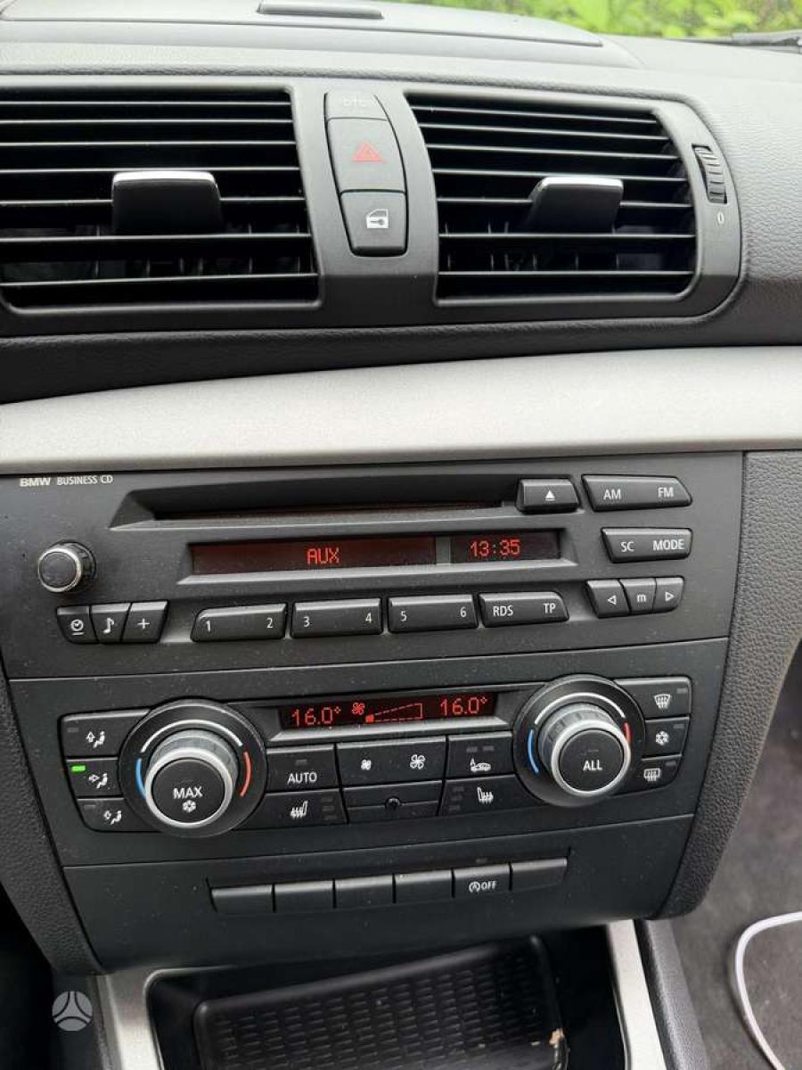 Grey BMW 118 2009 in Kaunas, with an engine capacity of 2.00 L and mileage of 127 thousand km for 3500 €, photo 9 on AUTOMOTO.COM.LV
