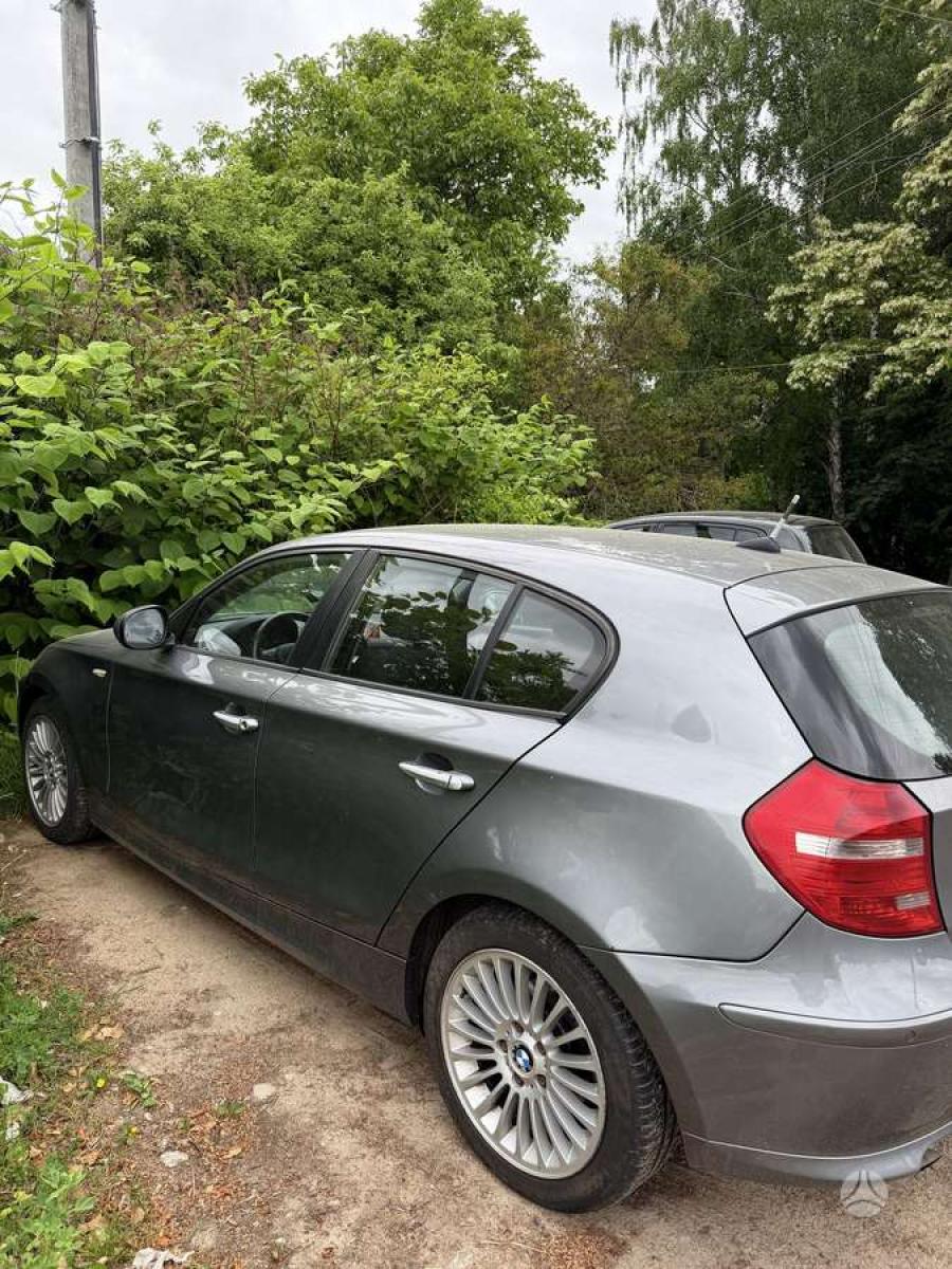 Grey BMW 118 2009 in Kaunas, with an engine capacity of 2.00 L and mileage of 127 thousand km for 3500 €, photo 19 on AUTOMOTO.COM.LV
