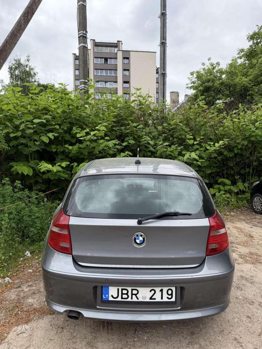 Grey BMW 118 2009 in Kaunas, with an engine capacity of 2.00 L and mileage of 127 thousand km for 3500 €, photo 21 on AUTOMOTO.COM.LV