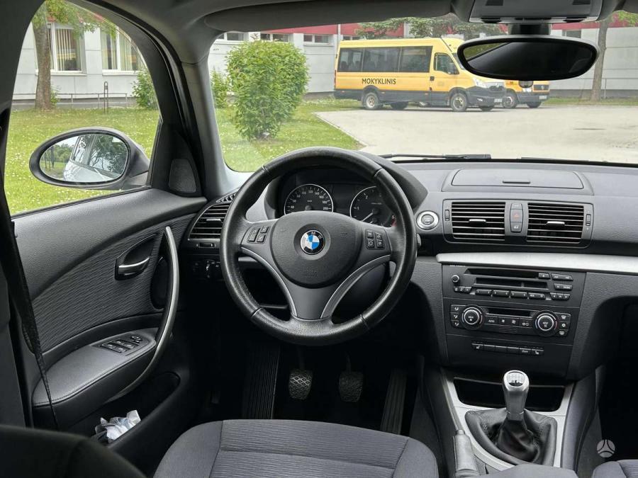 Pelēks BMW 118 2009 Kėdainiai, ar dzinēja tilpumu 0.00 L un nobraukumu 270 tūkst. km par 2600 €, foto 14 vietnē AUTOMOTO.COM.LV