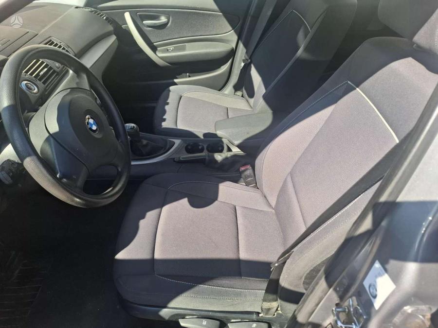 Grey BMW 118 2009 in Pasvalys, with an engine capacity of 0.00 L and mileage of 262 thousand km for 3250 €, photo 7 on AUTOMOTO.COM.LV